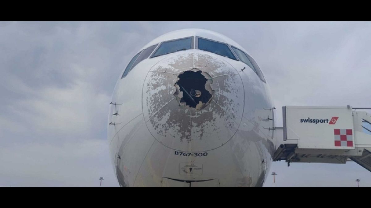 Volo Milano-New York colpito dalla grandine, aperta un'inchiesta | Euronews